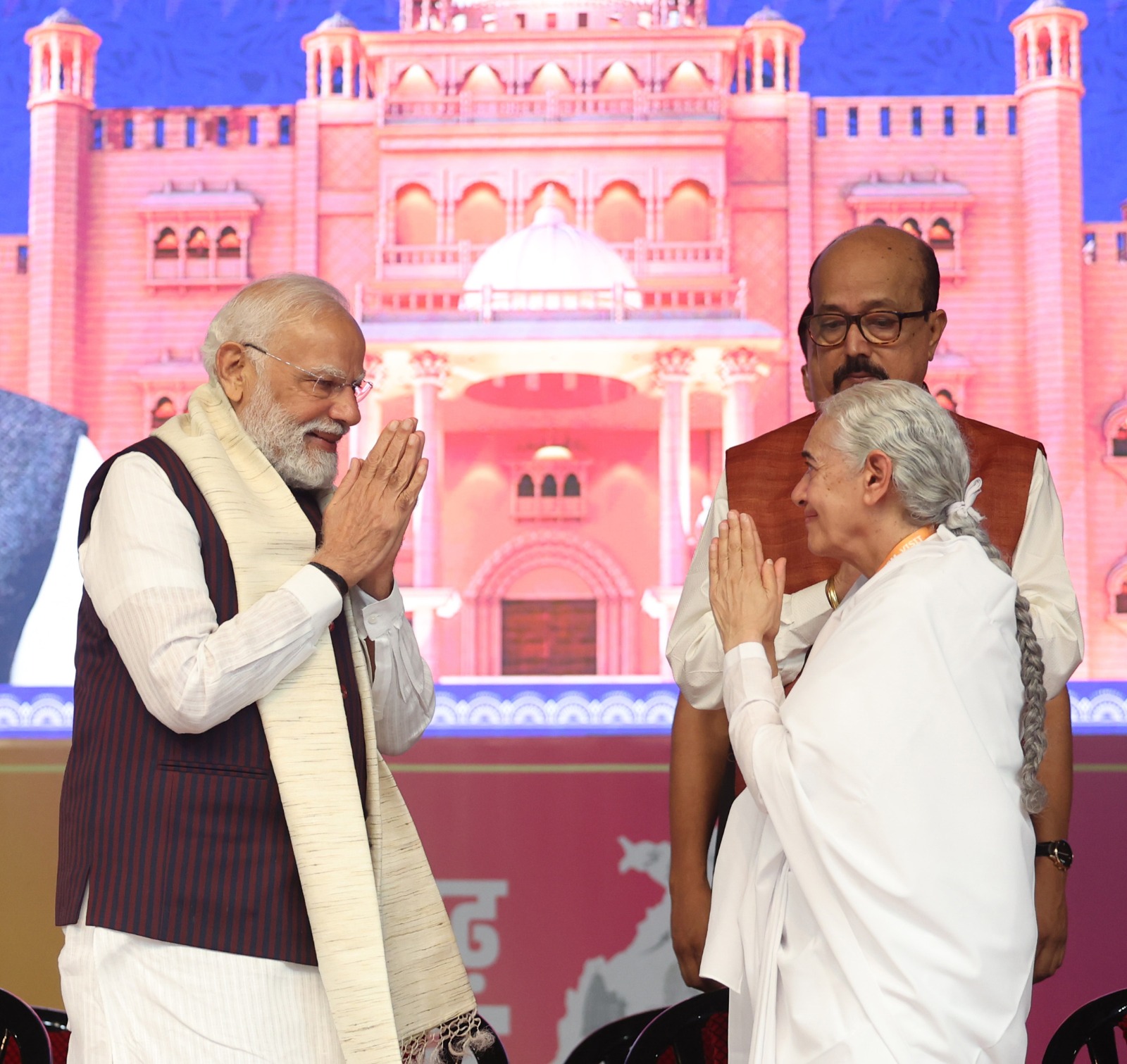 CG Foundation Day: पीएम मोदी ने किया ब्रम्हकुमारी के शांति शिखर भवन का ...
